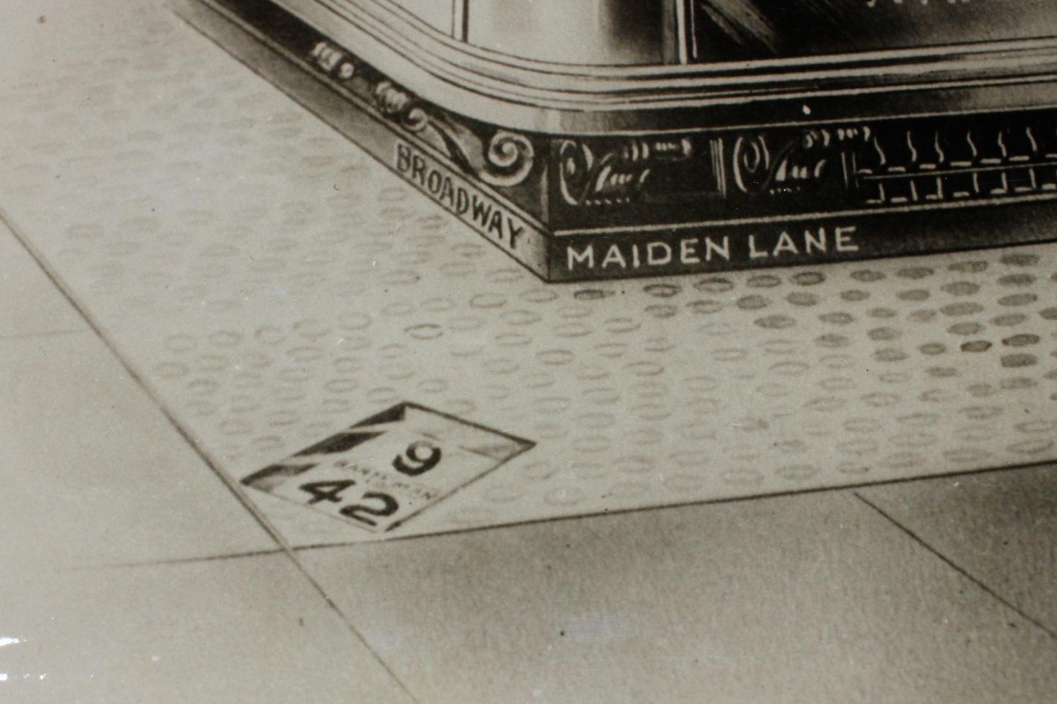 The Story Of New York's Sidewalk Clock (VIDEO) - Hodinkee