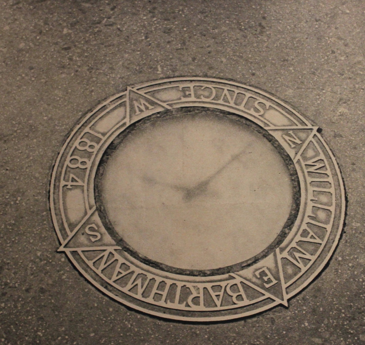 The Story Of New York's Sidewalk Clock (VIDEO) - HODINKEE