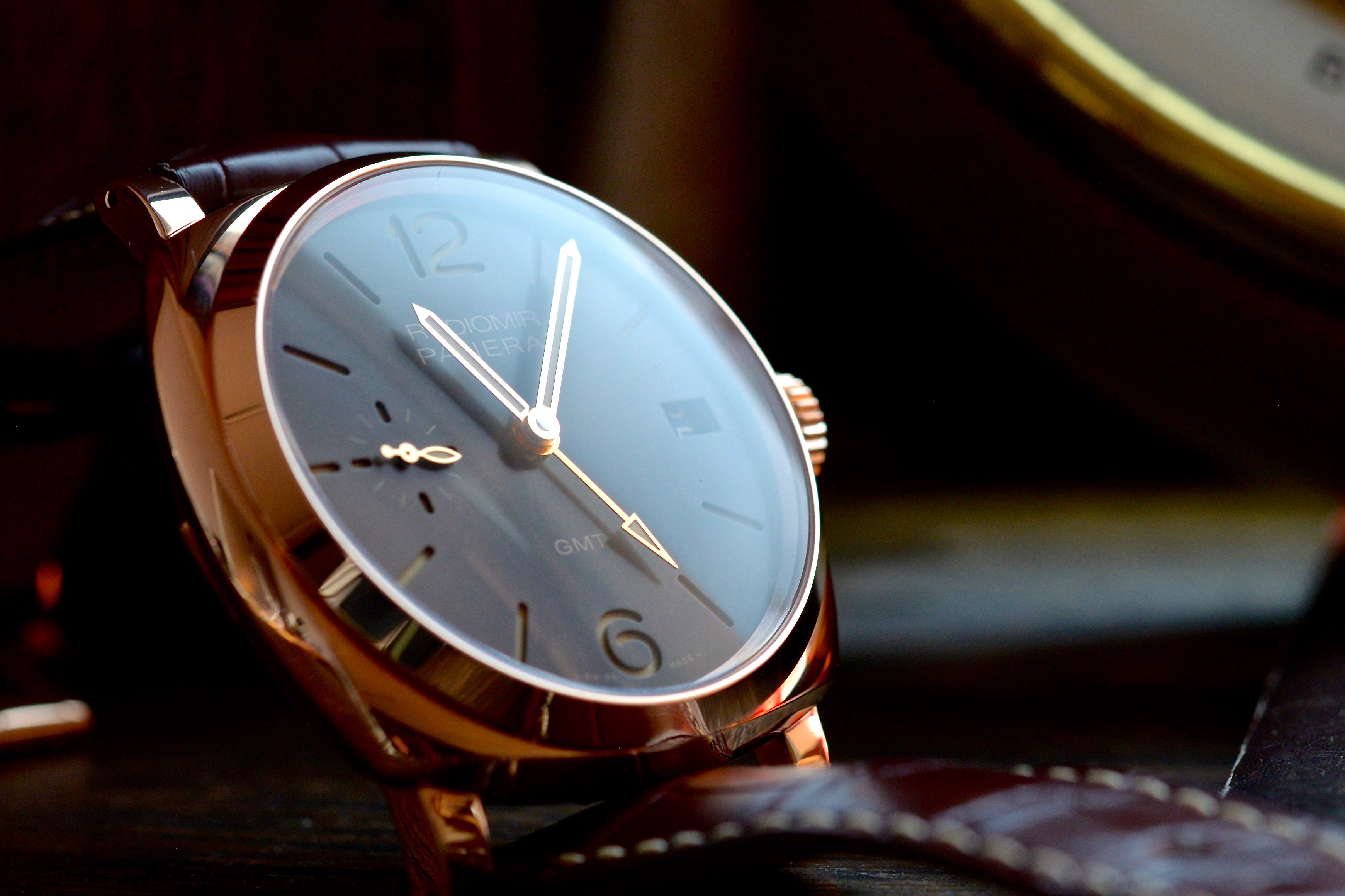 Hands-On: With The Panerai Radiomir 1940 Three Days GMT Oro Rosso ...