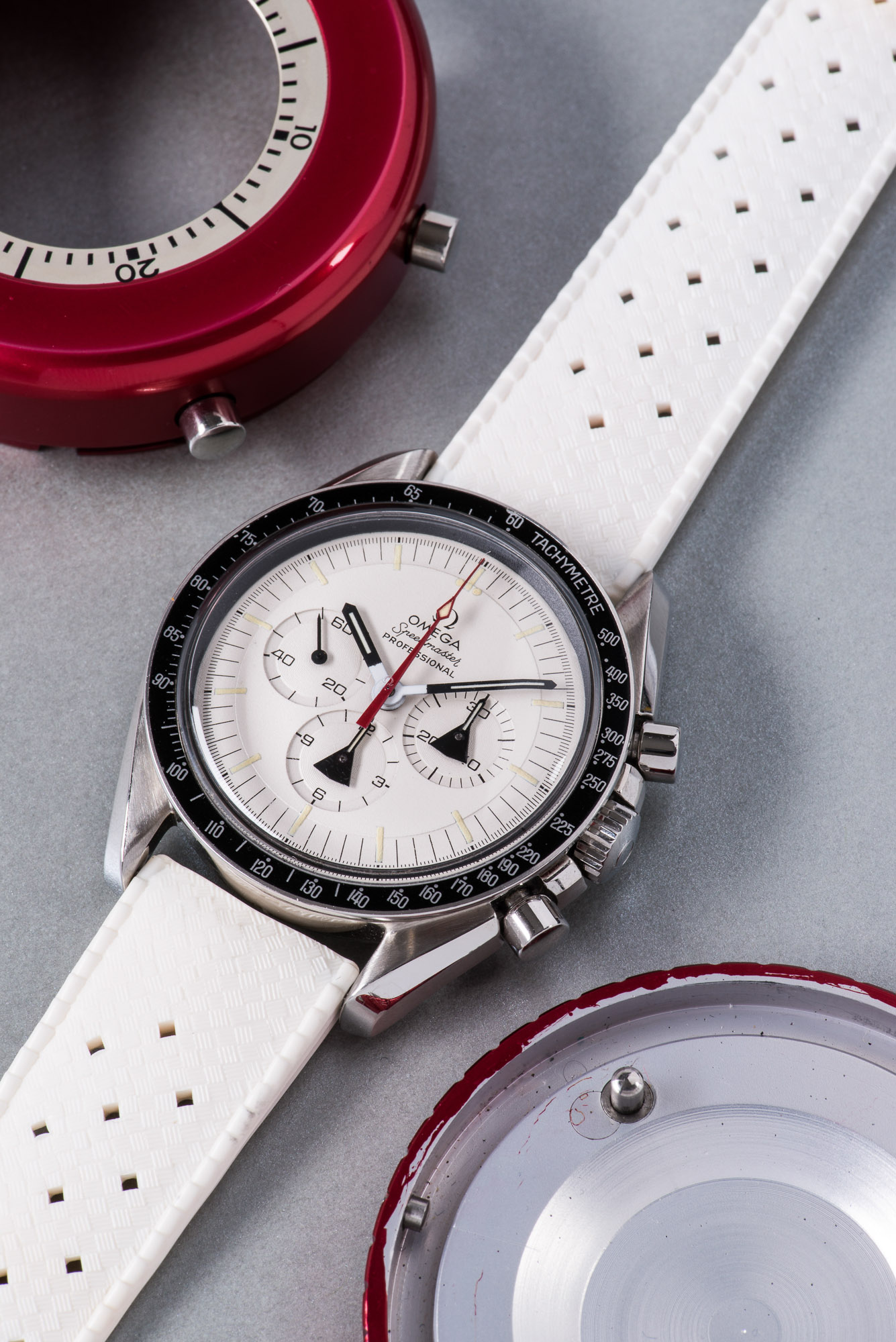 Hands-On: An Original Omega Speedmaster Alaska Project & Some 44mm ...