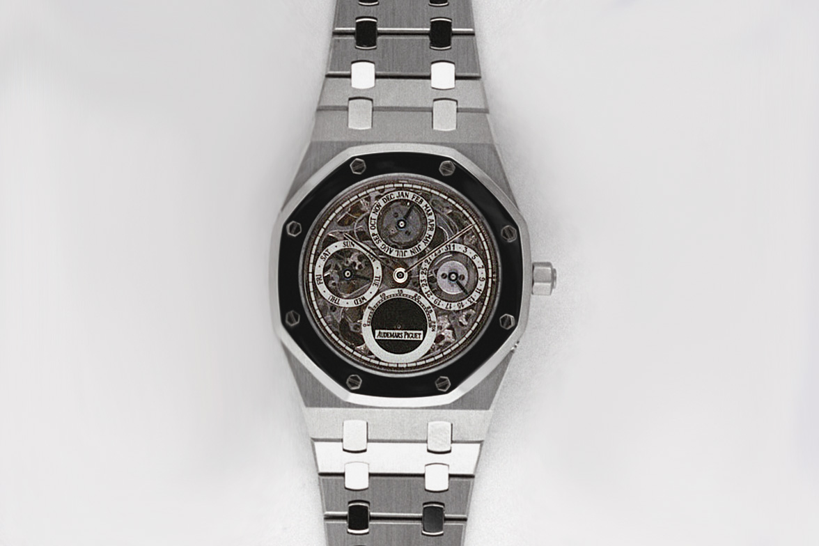 In-Depth: The Tale Of The Single-Tone, Two-Metal Audemars Piguet Royal ...