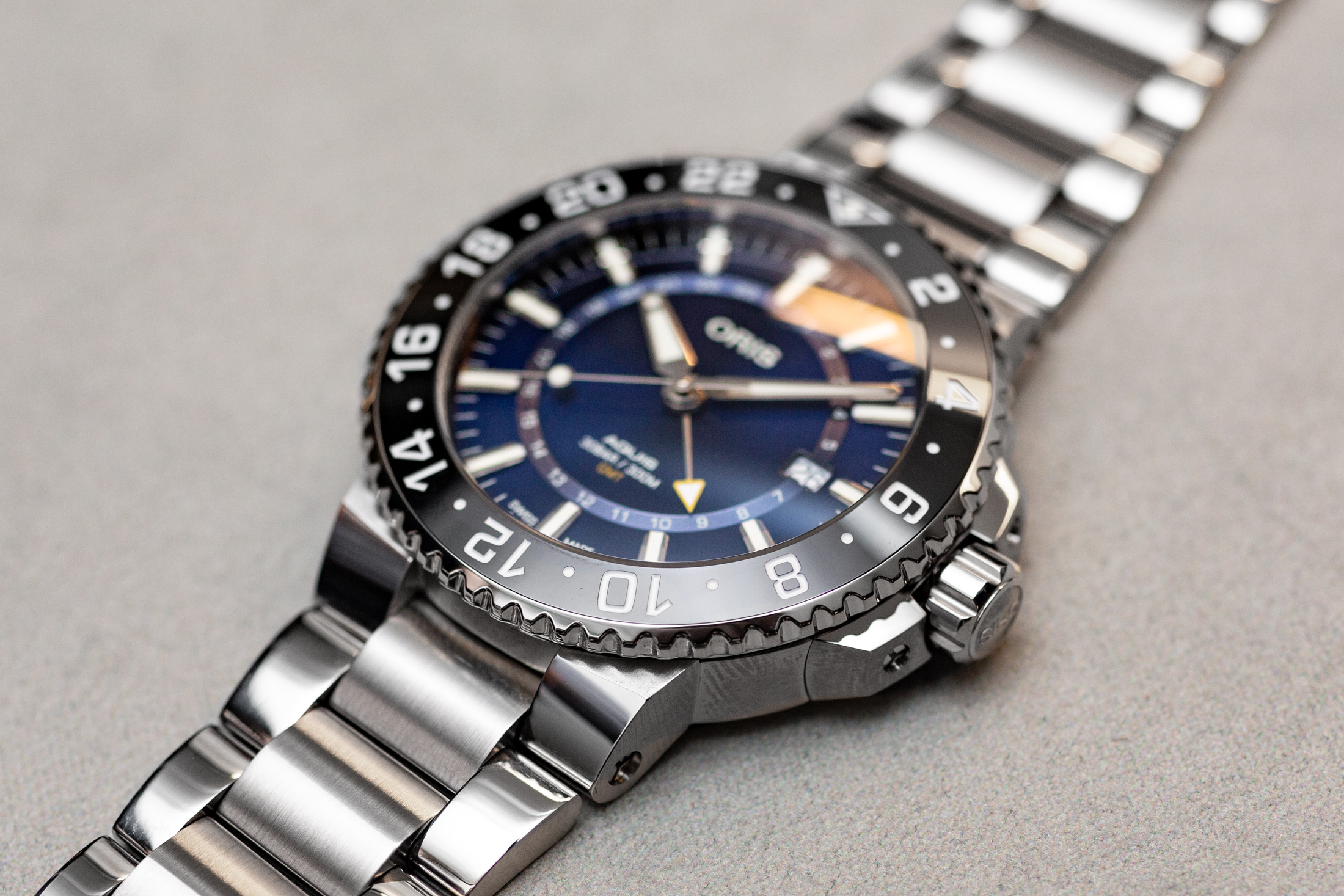 First Photos: The Oris Aquis GMT Date - HODINKEE