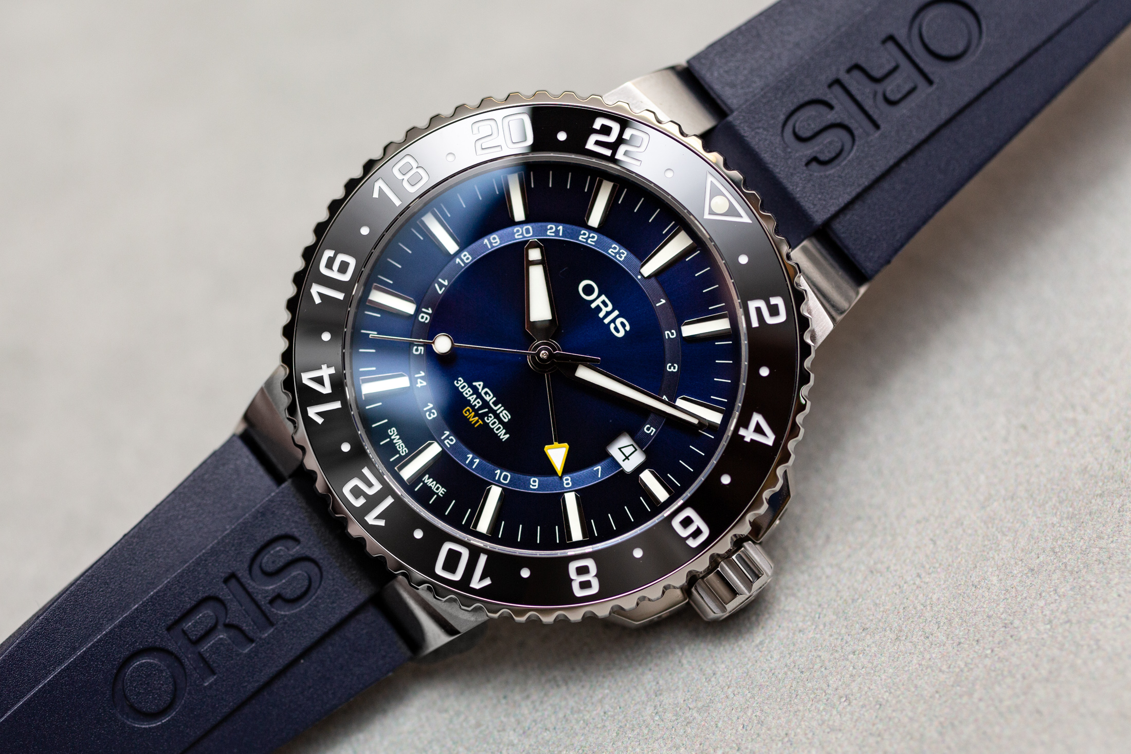 First Photos: The Oris Aquis GMT Date - HODINKEE