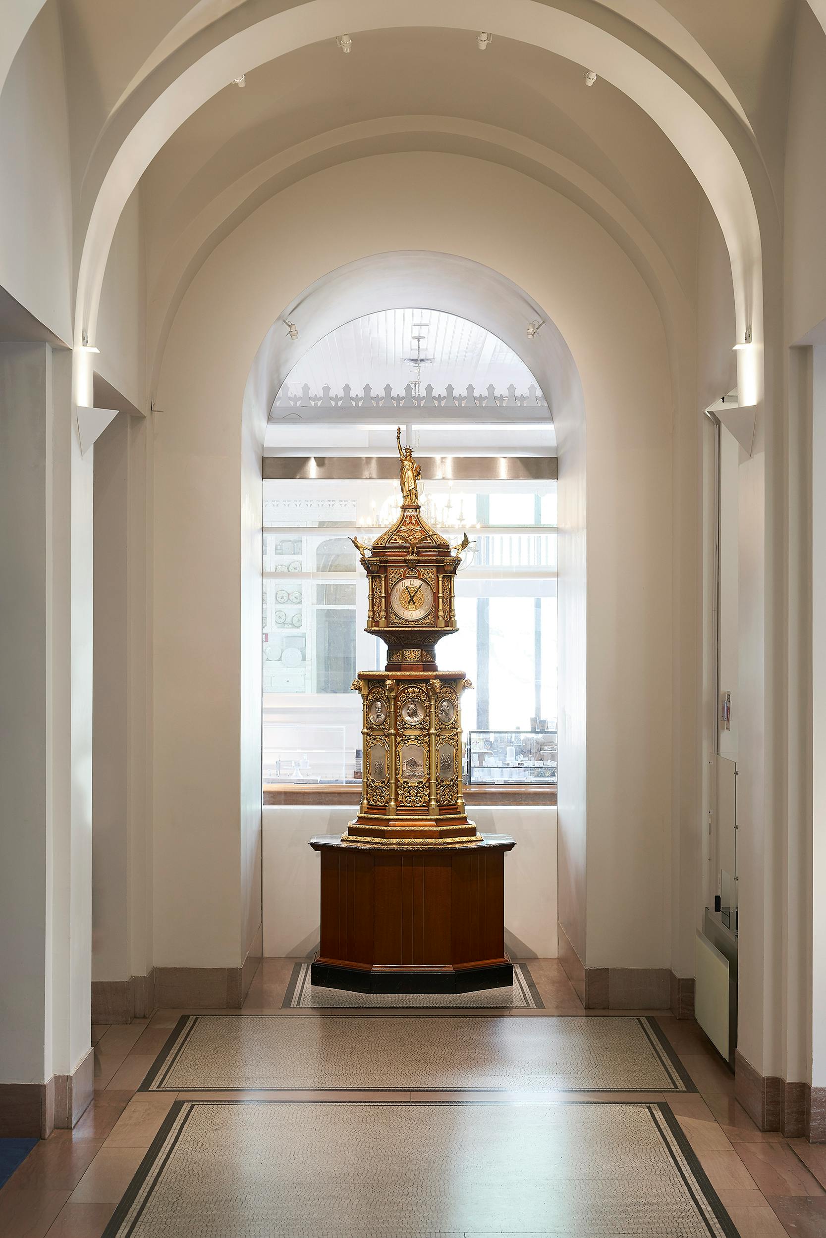 Culture Of Time: The Waldorf-Astoria's Iconic Clock, A Gift From Queen ...