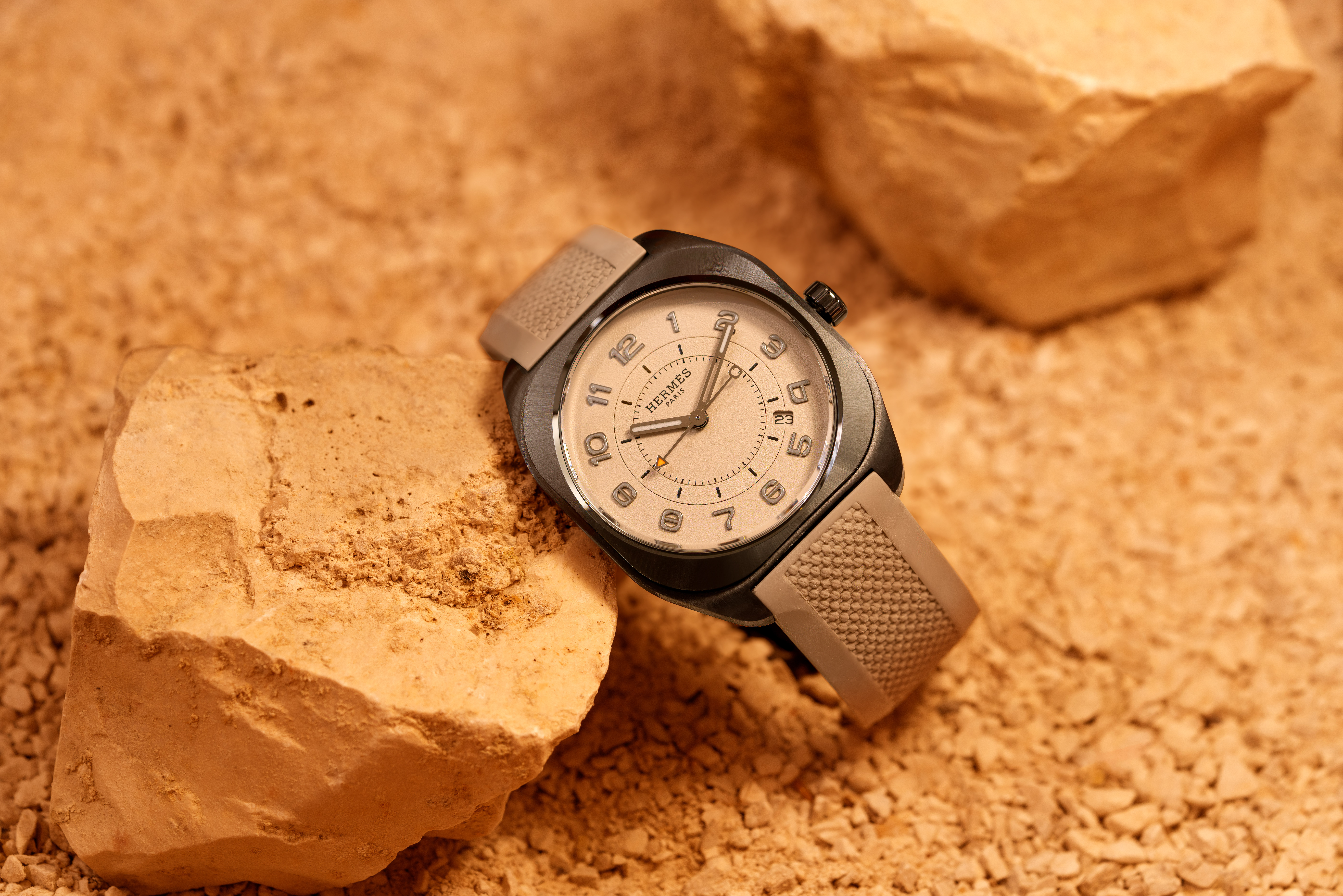 The Hermès HO8 Limited Edition for HODINKEE reimagines what a daily ...